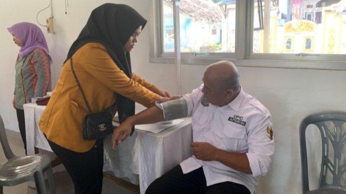 Poltekkes Tanjungkarang Cek Kesehatan Puluhan Penderita DM di Pesawaran ...