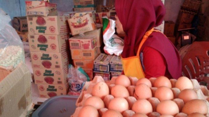 Harga Telur Ayam Broiler di Pasar Pesisir Barat Turun - Tribunlampung.co.id