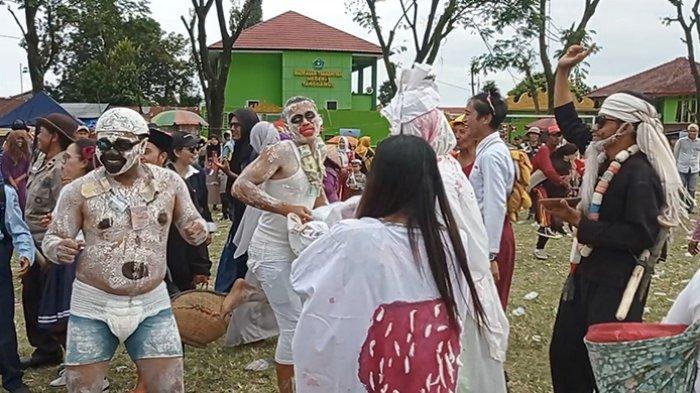 Heboh Pocong dan Dukun Santet Berkeliaran di Kota Agung Tanggamus - Tribunlampung.co.id