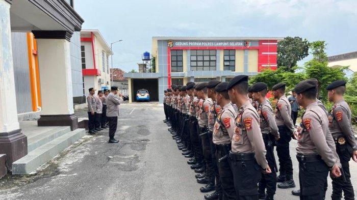 Polisi Siaga di JPO dan Fly Over Lamsel Cegah Pelemparan Batu ke Jalan Tol - Tribunlampung.co.id