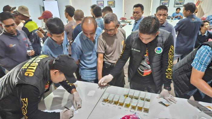 Kapolres Lamteng Polda Lampung Beri Penghargaan PT Santori Anak Tuha yang Turut Perangi Narkoba ...