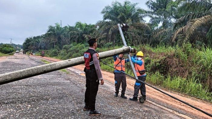 Polres Mesuji Polda Lampung Hadir Bantu Masyarakat Terdampak Banjir - Tribunlampung.co.id