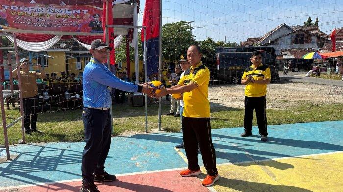 Polres Pesisir Barat Polda Lampung Buka Turnamen Voli Peringati HUT Bhayangkara ke 78 ...
