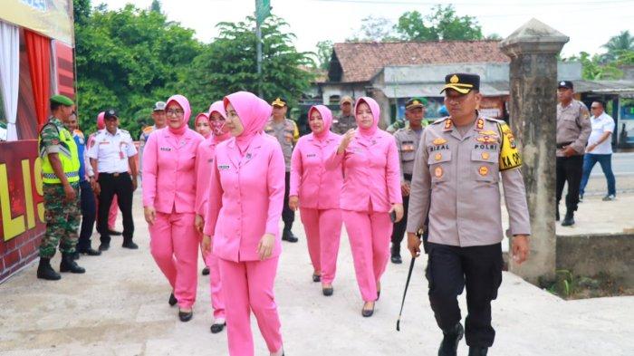 Kapolres Lampung Timur Polda Lampung dan Bhayangkari Beri Bingkisan Petugas Pos Pam ...