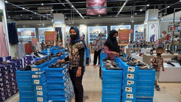 Promo Yongki Fair di Transmart Lampung, Harga Spesial Sepatu dan Sandal ...