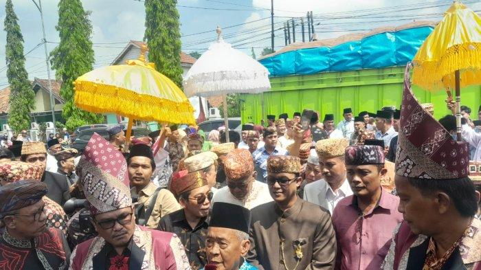Ardito Wijaya Dapat Gelar Adat Lampung Marga Unyi Gunung Sugih ...
