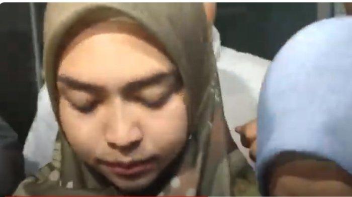 Ria Ricis Tertunduk Lesu Usai Gugat Cerai Teuku Ryan - Tribunlampung.co.id