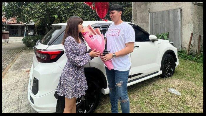 Sebelum Putus, Ridho Illahi Sempat Diberi Mobil Mewah oleh Dinar Candy ...