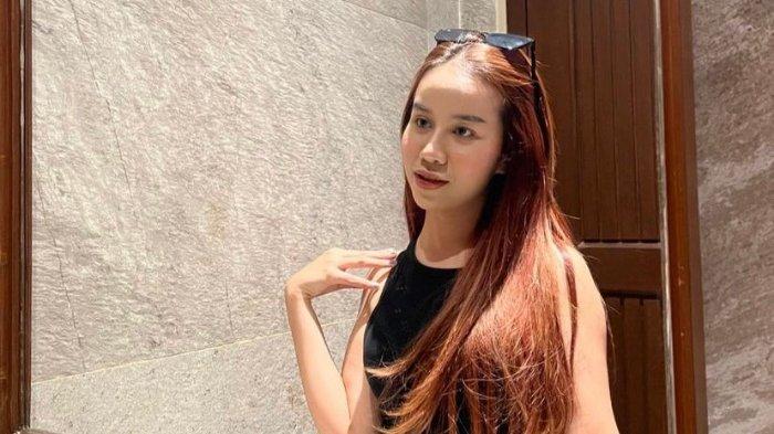 Hina Upacara HUT RI, Mayang Adik Mendiang Vanessa Angel Terancam 5 Tahun Penjara - Tribunlampung ...