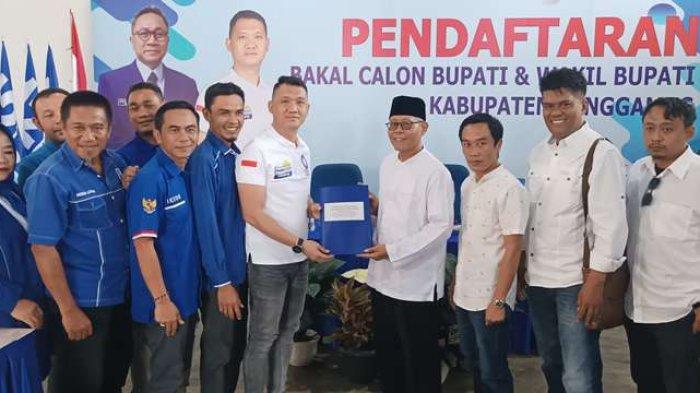 Bursa Calon Bupati Tanggamus, Samsul Hadi Ambil Formulir Pendaftaran di ...