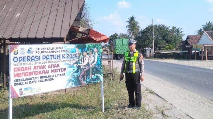 Satlantas Polres Lampung Tengah Polda Lampung Pasang Spanduk Imbauan Tertib Berlalu Lintas ...