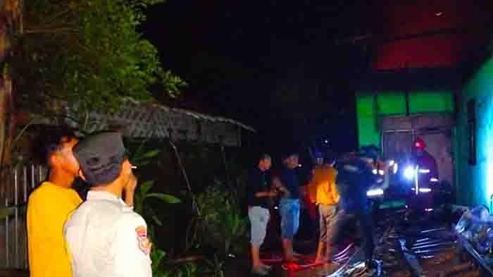 Diduga Korsleting Listrik, Rumah Warga di Tanggamus Lampung Ludes Terbakar - Tribunlampung.co.id