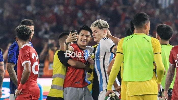Suporter Masuk Lapangan Usai Laga Indonesia vs Argentina, Erick Thohir Buka Suara ...