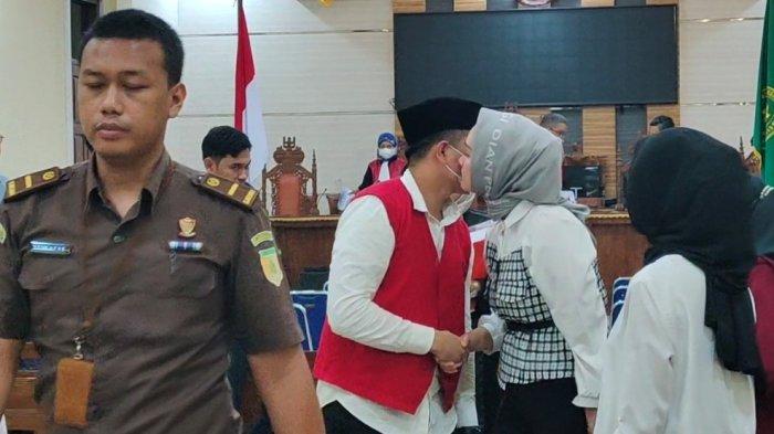 Istri AKP Andri Gustami Bereaksi Tak Terduga Usai Sidang Narkoba Jaringan Fredy Pratama ...