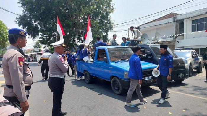 Breaking News Anggota DPRD Lampung Periode 2024-2029 Dilantik, Mahasiswa Gelar Demo ...