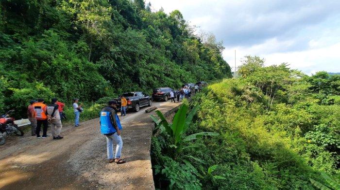 Jalan Rusak di Pesisir Tanggamus Akan Diperbaiki Tahun Ini - Tribunlampung.co.id