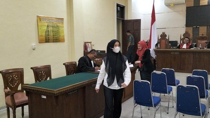 Koruptor Tukin Kejari Bandar Lampung Len Aini Terima Vonis Hakim 7 ... Koruptor Tukin Kejari Bandar Lampung Len Aini Terima Vonis Hakim 7 ...