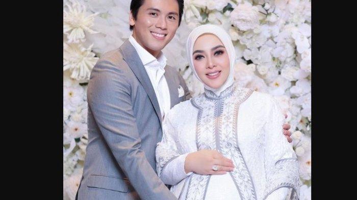 Syahrini Umumkan Kehamilan Anak Pertama, Unggah Foto Baby Bumb Bareng Reino Barack ...