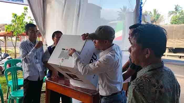 TPS di Way Kanan Lampung Rampung Siapkan Atribut Pencoblosan ...