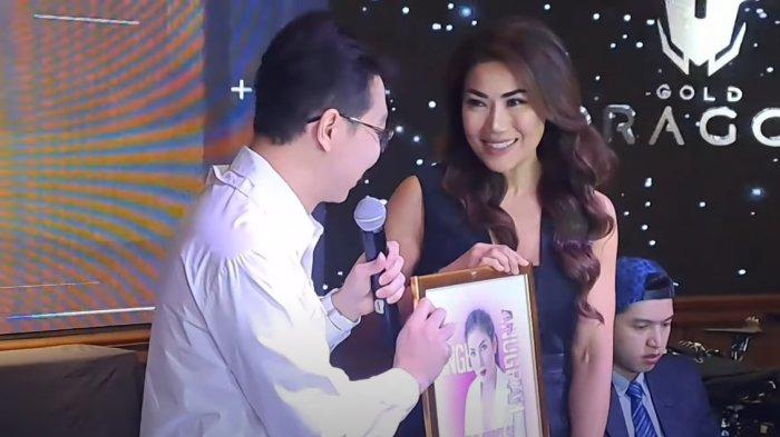 Usai Inara Rusli, Kini Inge Anugrah Digaet Richard Lee Jadi Direktur ...