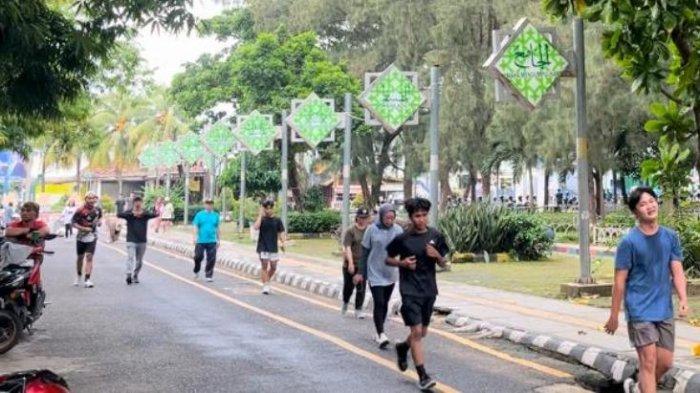 Taman Merdeka Metro Lampung Ramai Dikunjungi Warga di Libur Hari Raya ...
