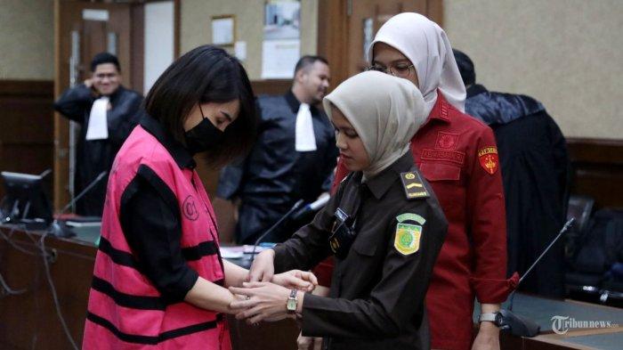 Tangis Histeris Ibunda Helena Lim Saat Sidang, hingga Diusir Ketua ...