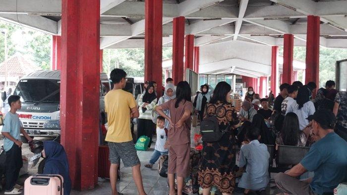 Jelang Tahun Baru 2025 Terminal Rajabasa Bandar Lampung Terpantau Ramai ...