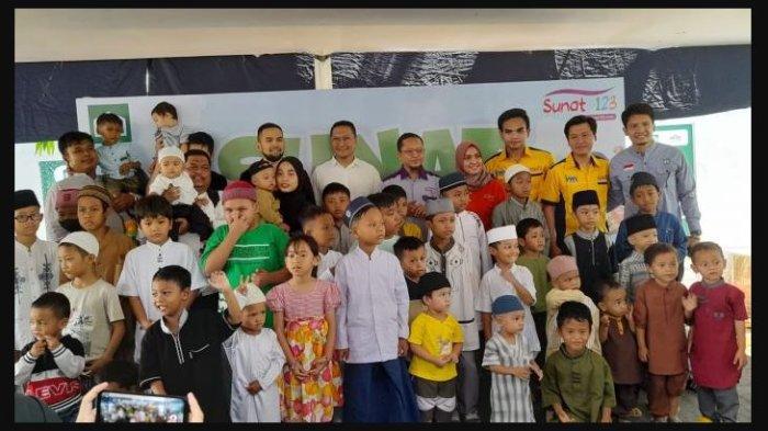 Teuku Wisnu, Dimas Seto dan Arie Untung Gelar Sunat Massal Gratis ...