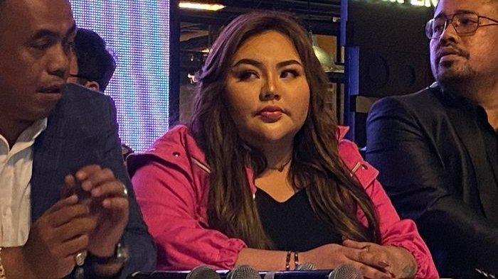 Pengakuan Mengejutkan Revelino Tuwasey Dibantah Lisa Mariana: Tidak ...