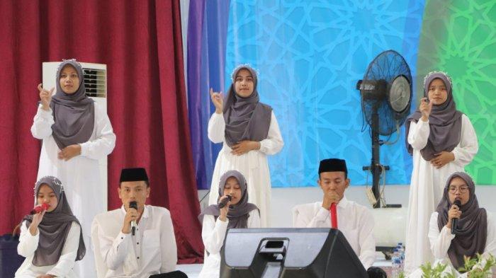 Mahasantri Ma’had Al Jami’ah UIN RIL Bacakan Alquran dalam Bahasa Isyarat - Tribunlampung.co.id