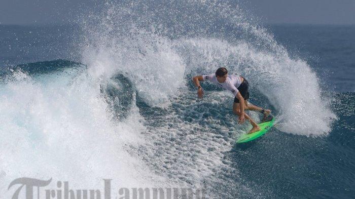 Peselancar Indonesia Lidia Kato Lolos ke Babak Kedua WSL Krui Pro 2023 di Pesisir Barat Lampung ...