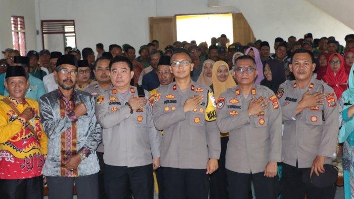 Wakapolres Lamteng Polda Lampung Dengarkan Aspirasi Warga Seputih Agung di Balai Kampung ...