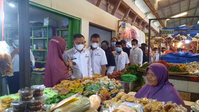 Cek Pasar, Wakil Wali Kota Metro Jamin Stok Sembako Aman Jelang Ramadan ...