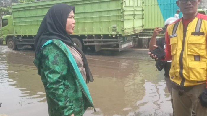 Eva Dwiana Tinjau Banjir di Panjang Bandar Lampung, Janji Berikan Bantuan - Tribunlampung.co.id