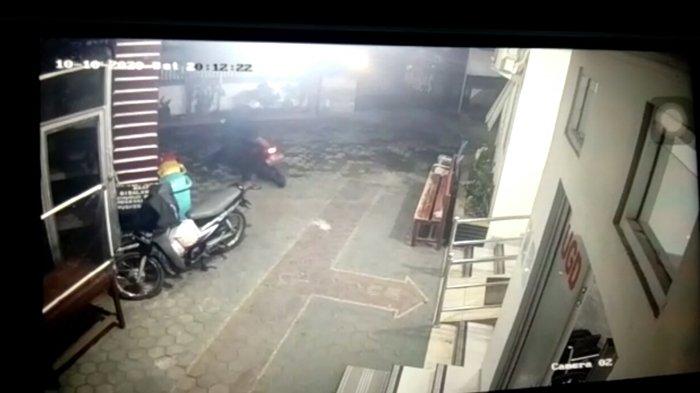 Curanmor Terekam CCTV, 2 Motor Honda Beat Raib di Indekos Kawasan Kebun ...