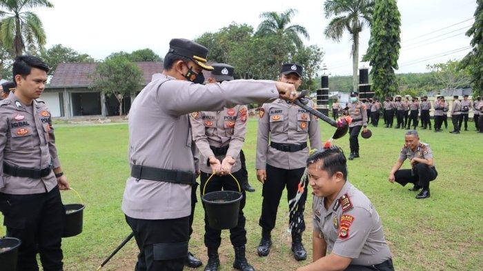Kapolres Way Kanan Minta Anggota yang Naik Pangkat Tetap Rendah Hati Melayani Masyarakat ...
