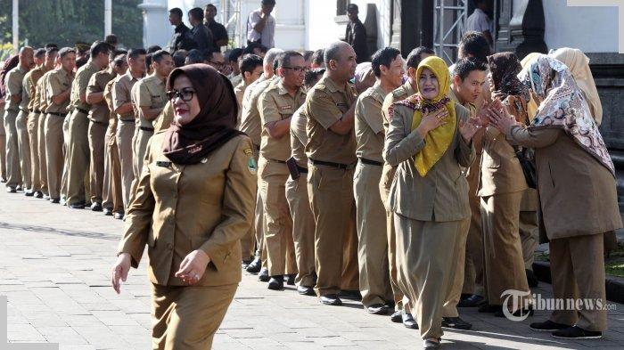 Gaji PNS Tahun Depan Naik, Bakal Diumumkan Presiden Jokowi pada RUU ... Gaji PNS Tahun Depan Naik, Bakal Diumumkan Presiden Jokowi pada RUU ...