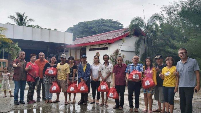 Marga Lim Bagi-bagi 200 Paket Sembako Sambut Imlek 2571 - Tribunlampung ...