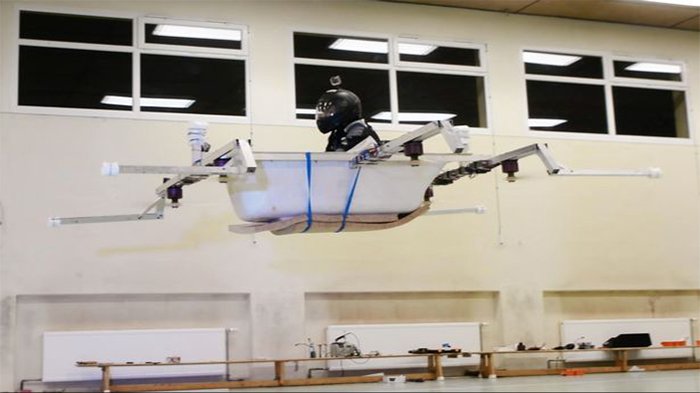 Kreatif! Dua Saudara Ini Ciptakan Bak Mandi Terbang Dengan Teknologi Drone Pertama Di Dunia ...