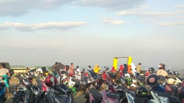 Lokasi Wisata Baru, Bukit Idaman Gisting Diserbu 1.000 Pengunjung ...