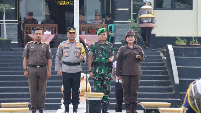 Kapolres Metro Polda Lampung Cek Perlengkapan Personel Pengamanan TPS Pemilu 2024 ...