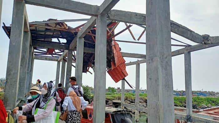 Dermaga Bom Lamsel Memprihatinkan, Beberapa Tiang Bangunan Terlihat ...