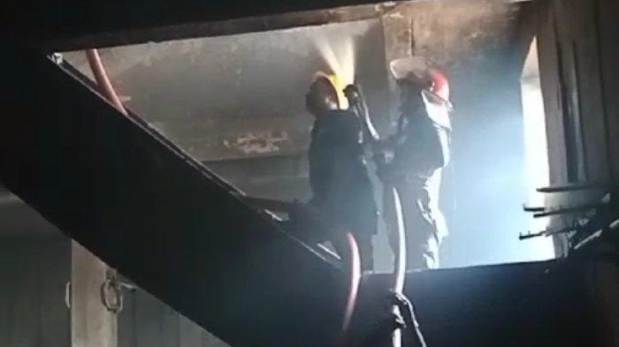 BPBD Lampung Timur Kerahkan 30 Personel Padamkan Kebakaran di Swalayan ...
