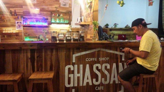 Seruput Aneka Minuman Kopi di Ghassani Cafe, Coffee Shop Pertama di ...
