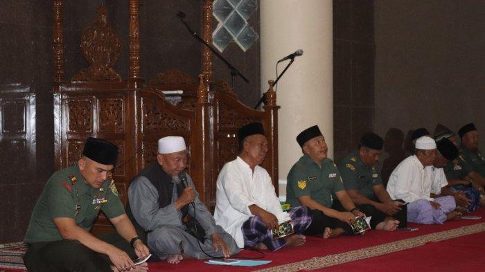 Laksanakan Komunikasi Sosial Masyarakat , Kodim 0410 Gelar Sholat Berjamaah dan Doa Bersama ...