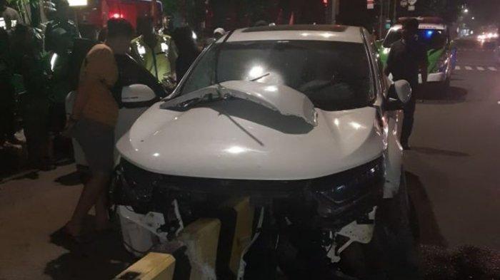 Honda CRV dan Truk Tronton Tabrak Separator Busway, Sopir Honda CRV Tewas di Lokasi ...