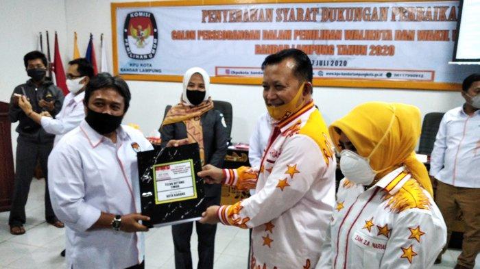 Ike Edwin-Zam Zanariah Serahkan Total 54.450 Dukungan Perbaikan untuk ...