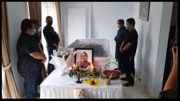 Istri Mendiang Rony Dozer Bantah Suaminya Meninggal Sendirian di Rumah ...