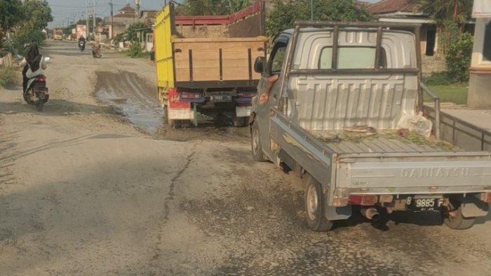 Warga Pasrah Jalan Rusak Parah di Seputih Mataram Lampung Tengah Tak Diperbaiki - Tribunlampung ...