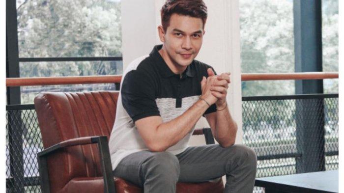 Ngaku Serius, Jonathan Frizzy Ternyata Belum Kenalkan Pacar Baru ke ...